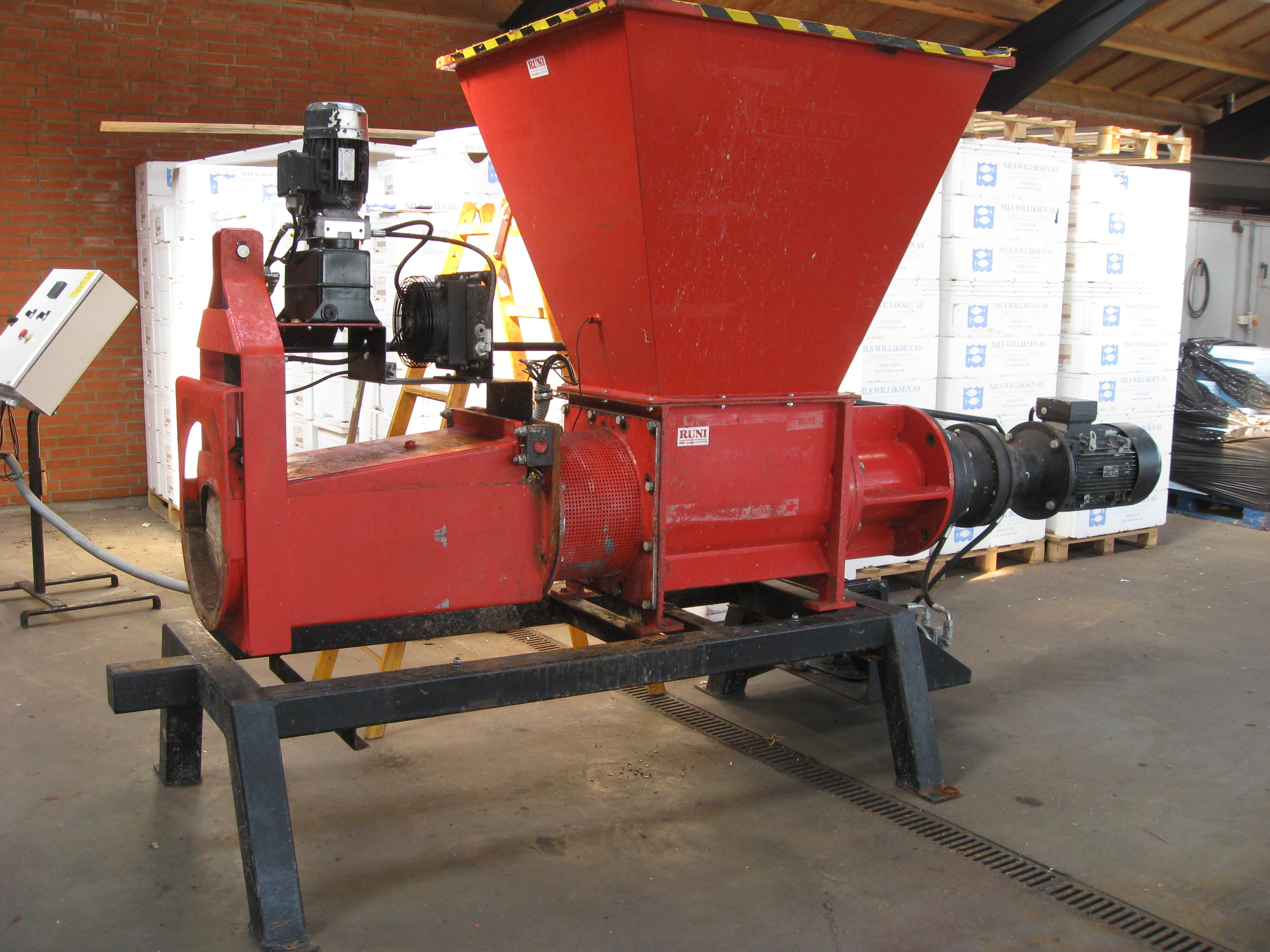 Gypsum Boards Compacted in RUNI Screw Compactor